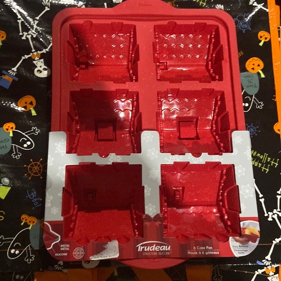 Trudeau | Kitchen | Trudeau Structure 6 House Cake Pan Metal Interior ...